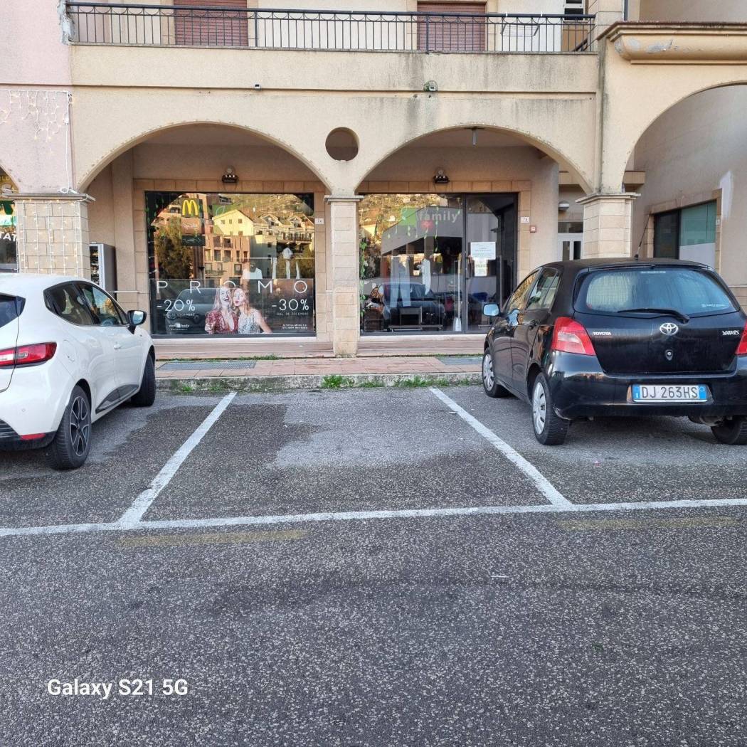 Locale commerciale in Vendita