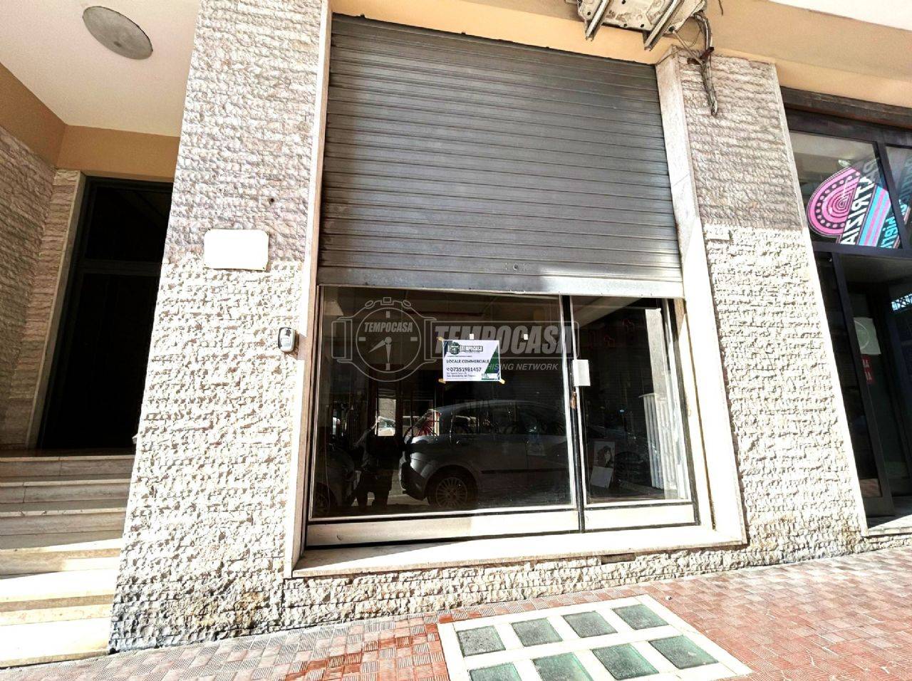 Locale commerciale in Vendita