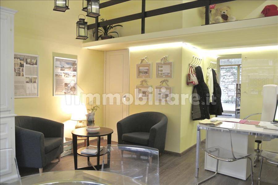 Locale commerciale in Vendita