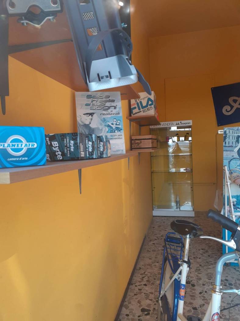 Locale commerciale in Vendita