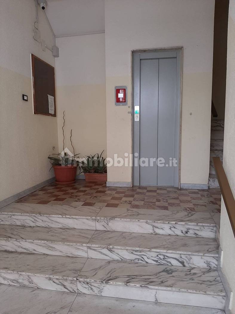 Locale commerciale in Vendita