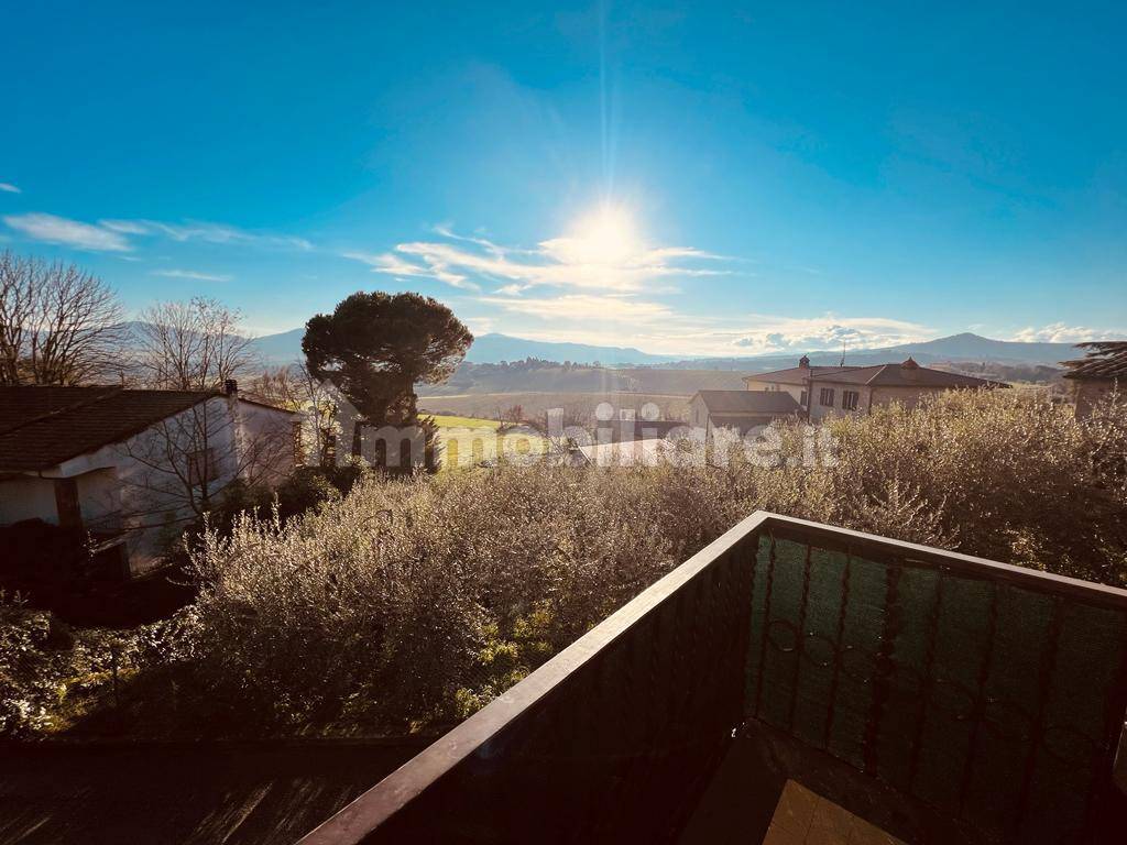 Trilocale buono stato, piano terra, Fontignano, Perugia