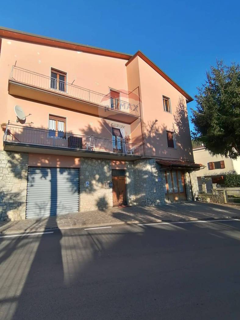 Appartamento buono stato, su più livelli, Centro, Chitignano