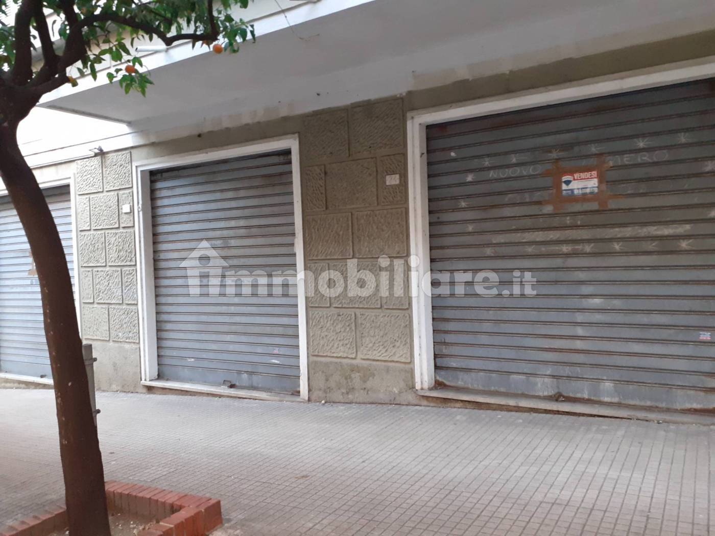 Locale commerciale in Vendita
