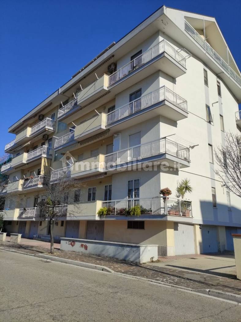 Trilocale via delle Driadi 30, Centro, Francavilla al Mare