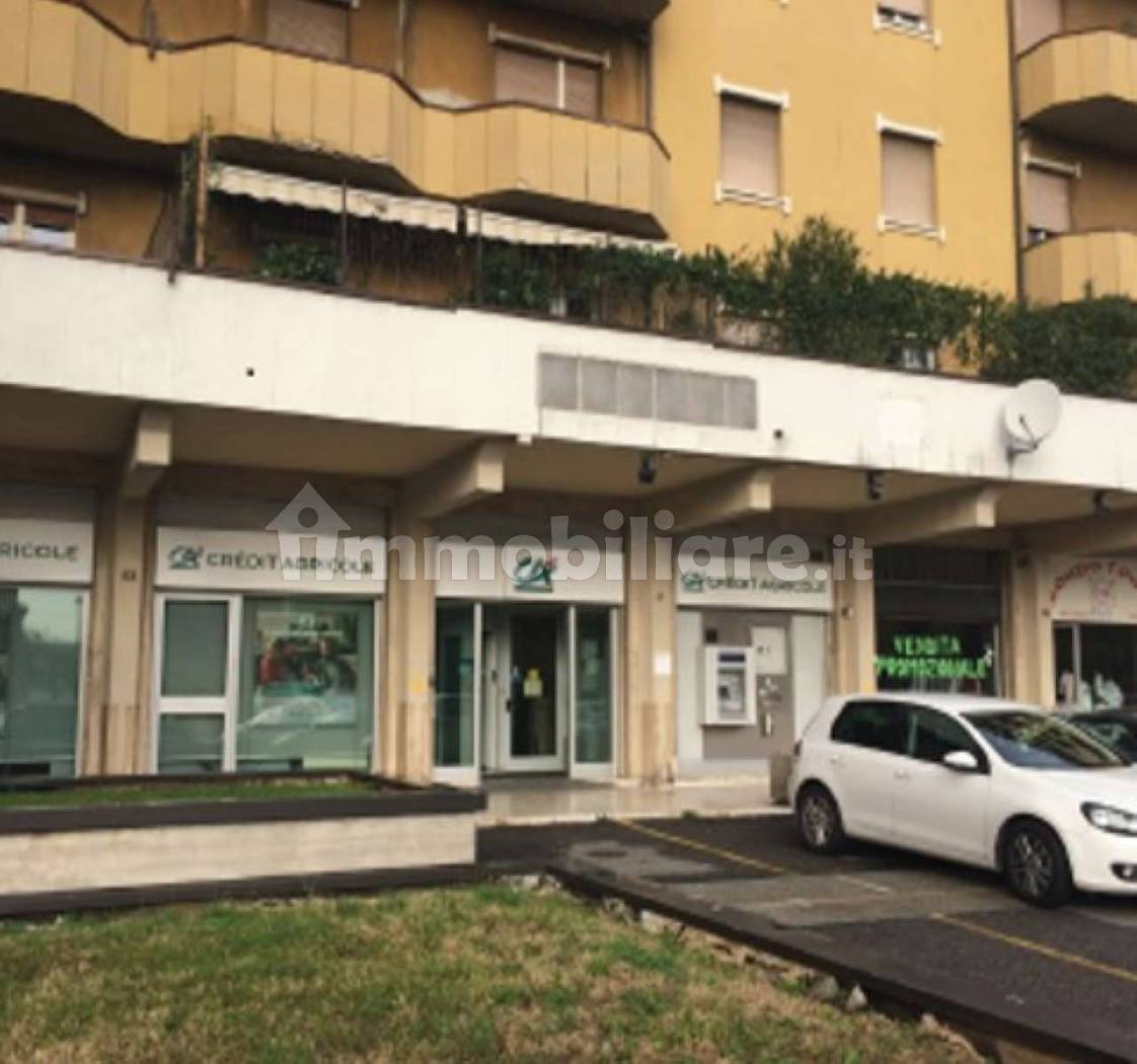 Locale commerciale in Vendita