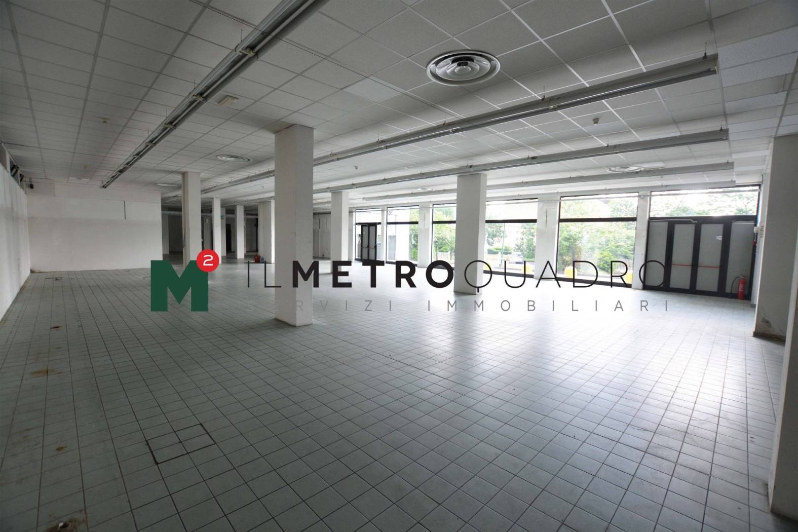 Locale commerciale in Vendita