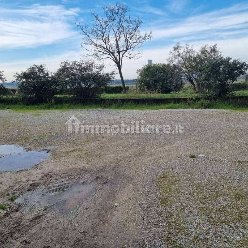 Locale commerciale in Vendita