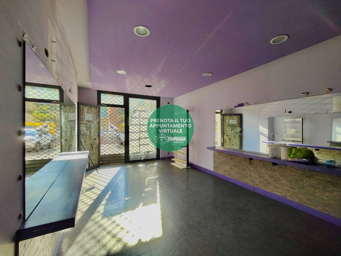 Locale commerciale in Vendita