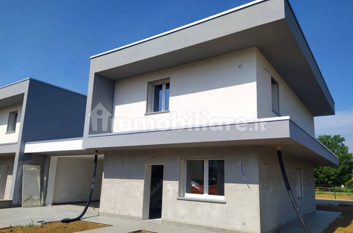 Villa plurifamiliare via Umberto I, Centro, Morengo