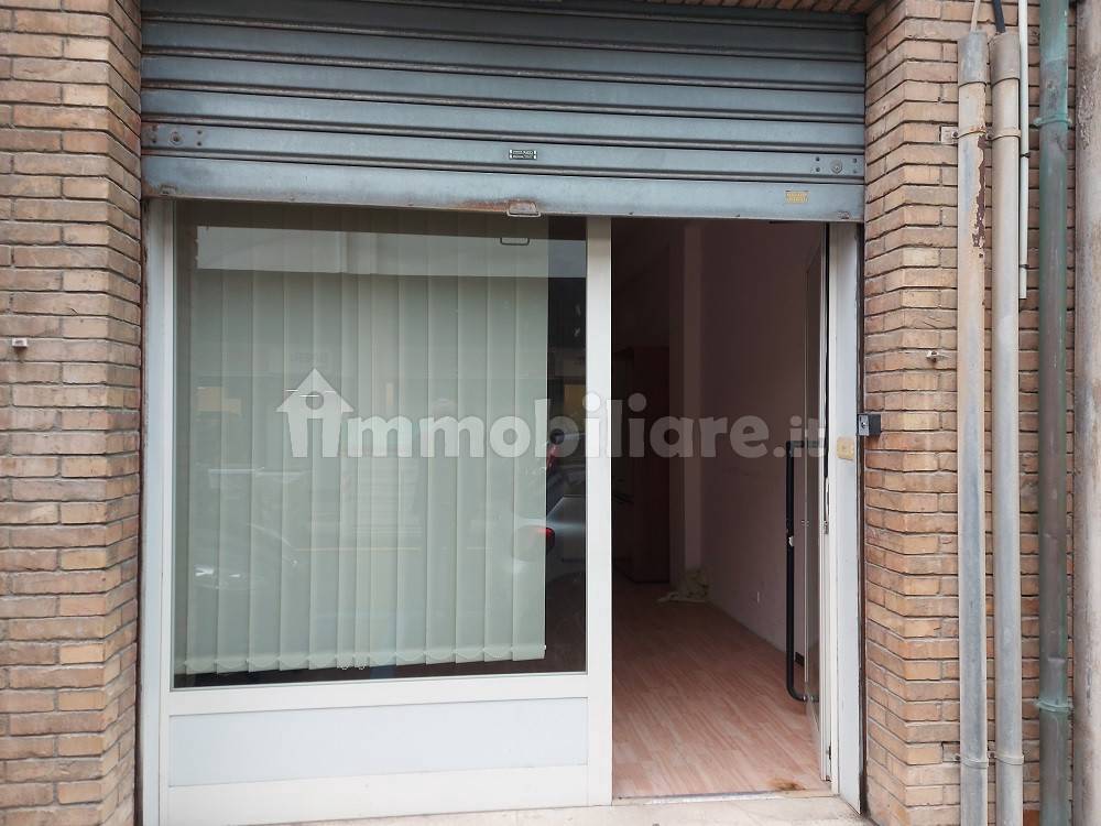 Locale commerciale in Vendita