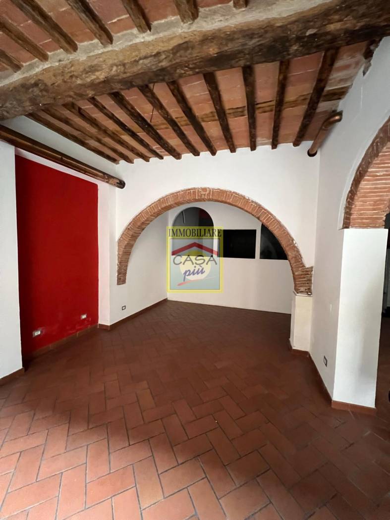 Locale commerciale in Vendita