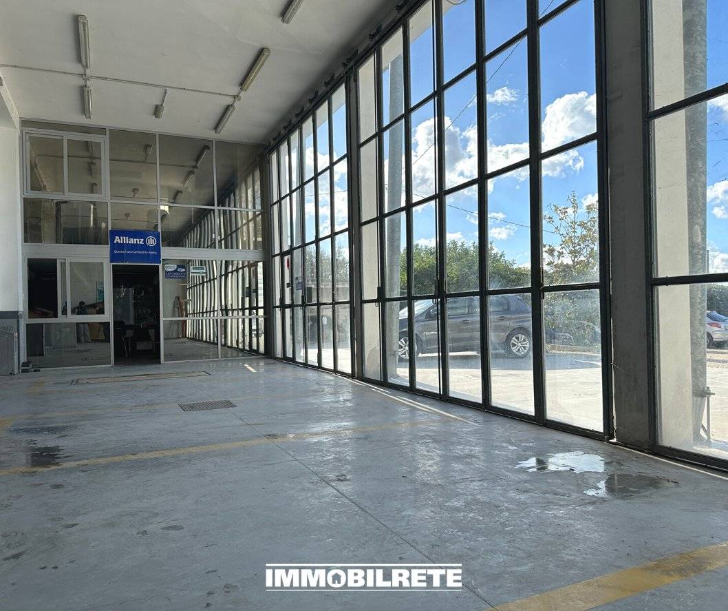 Locale commerciale in Vendita