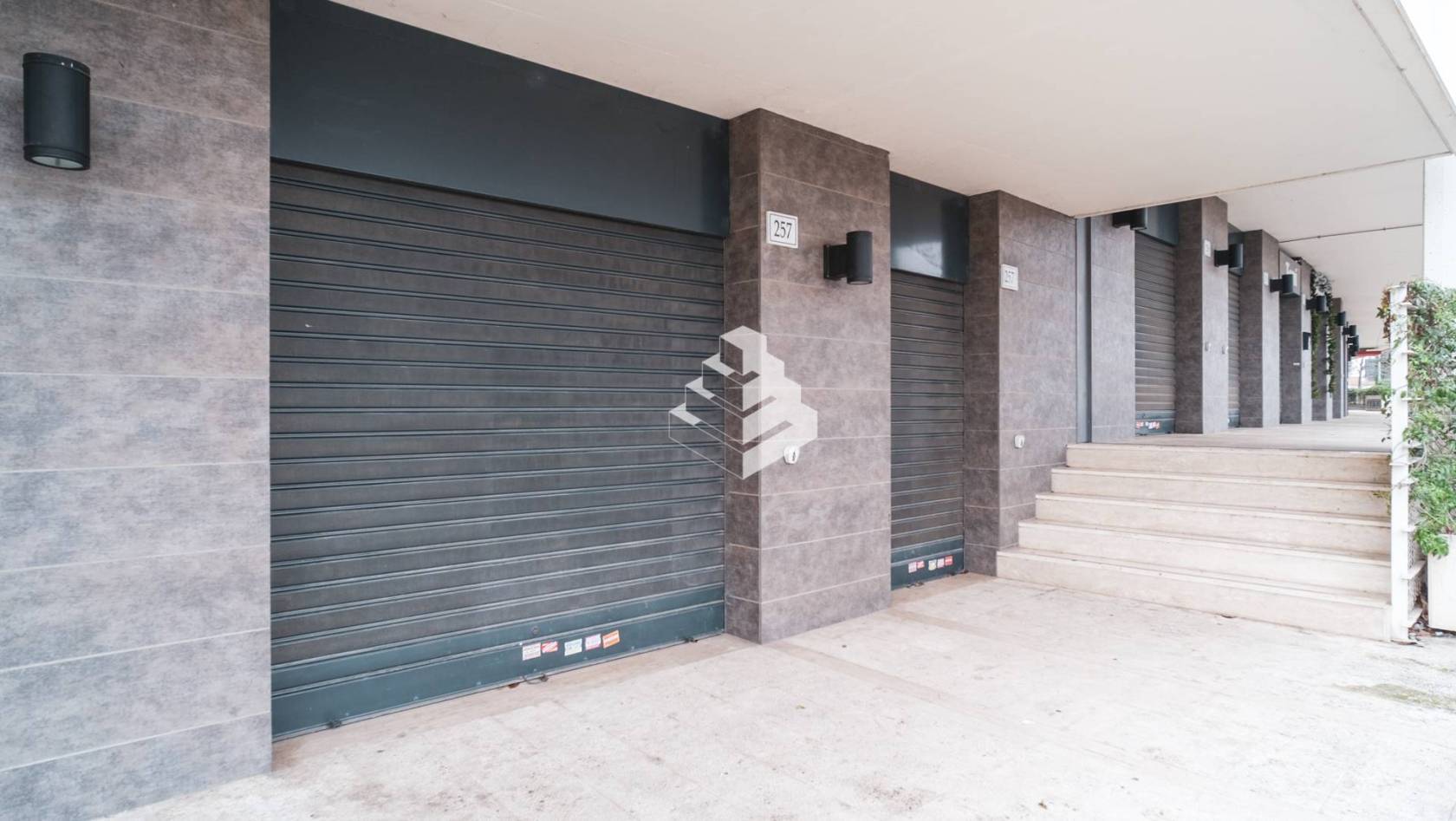 Locale commerciale in Vendita