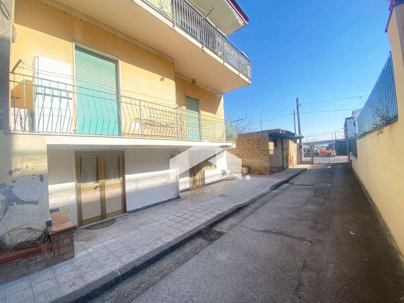 Bilocale da ristrutturare, piano rialzato, Brusciano