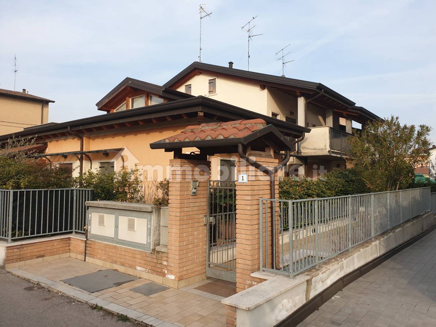 Trilocale via Monzambano 1, Centro, Peschiera del Garda