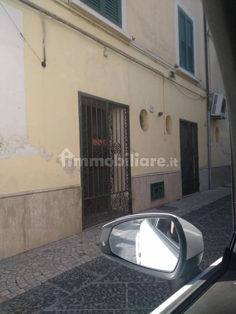 Locale commerciale in Vendita