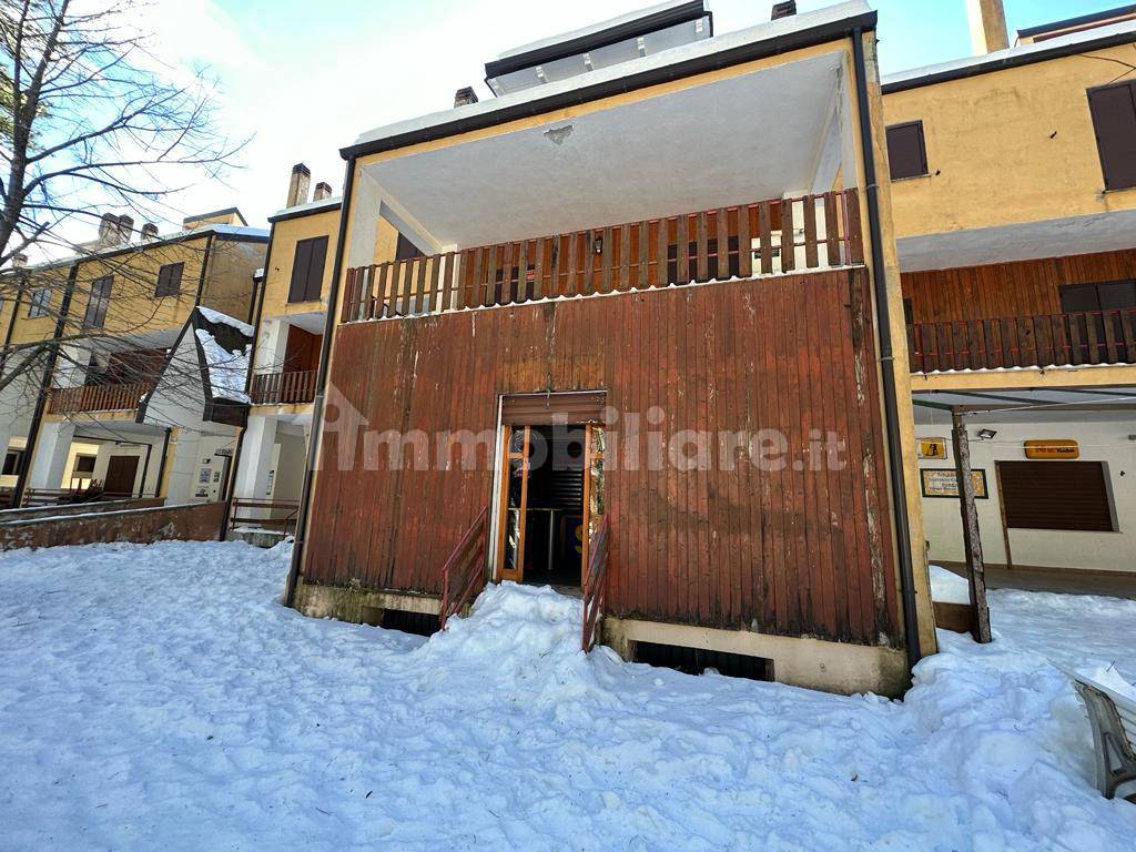 Locale commerciale in Vendita