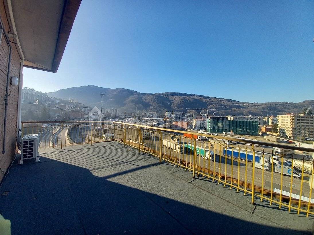 Bilocale via Brogeda 45, Ponte Chiasso, Como