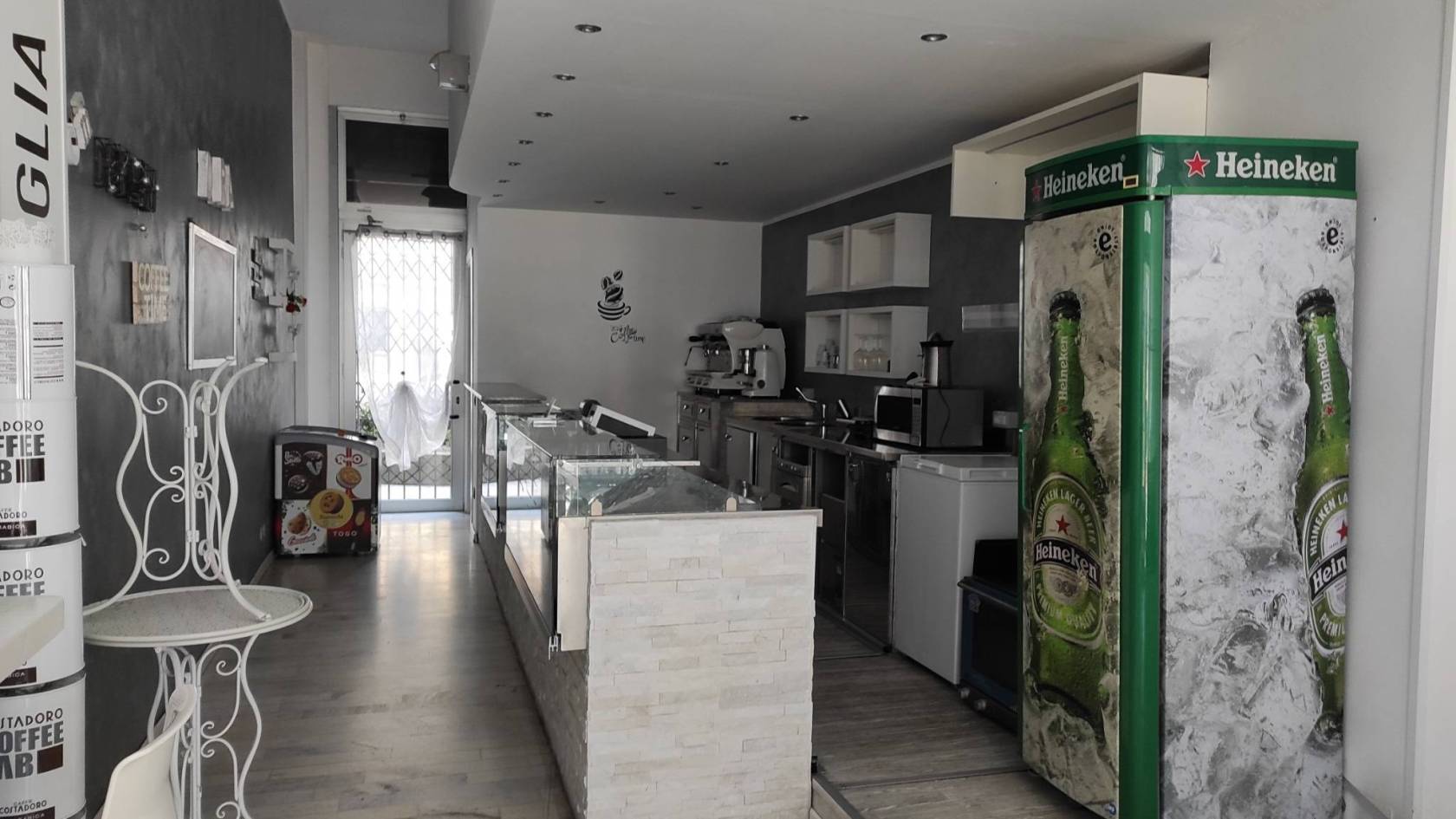 Locale commerciale in Vendita