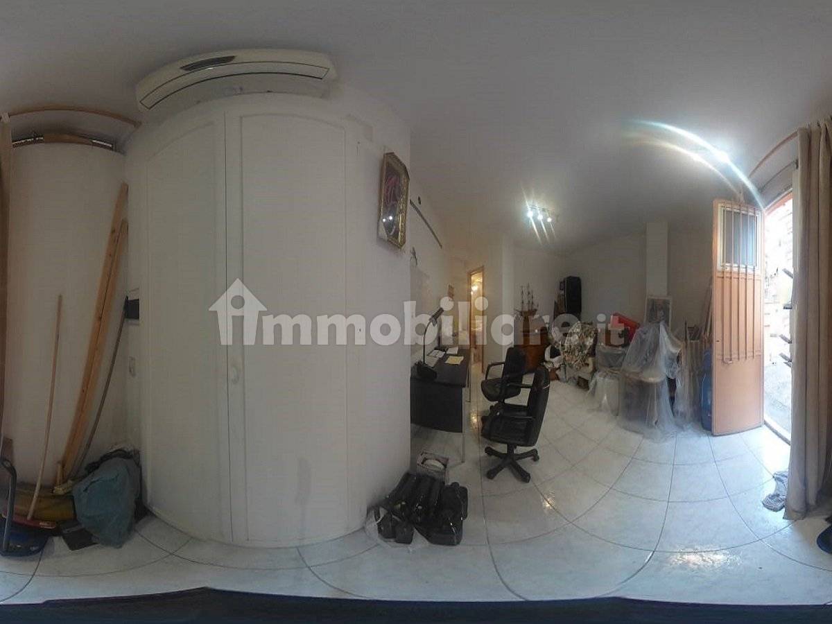 Locale commerciale in Vendita