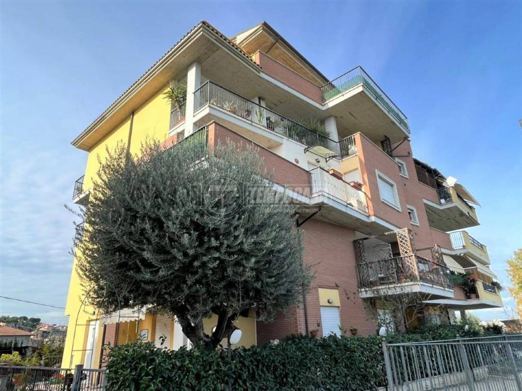 Vendita Attico in via Roma 21 Martinsicuro. Buono stato, posto auto ...