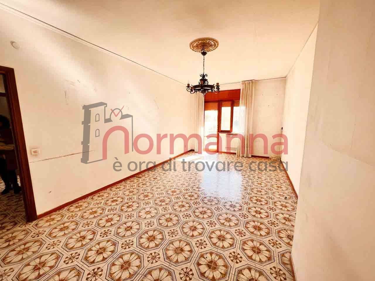 Trilocale viale Olimpico, Aversa