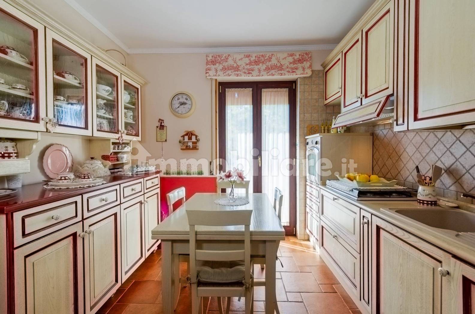 Quadrilocale viale Aldo Moro 10, Centro, Atri