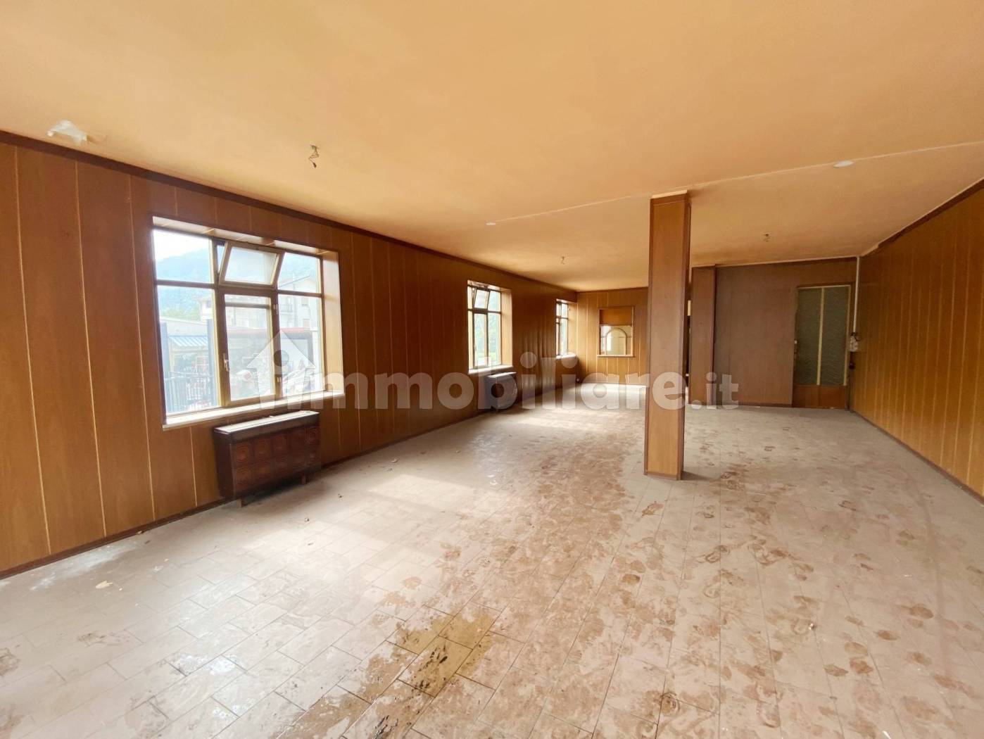 Locale commerciale in Vendita