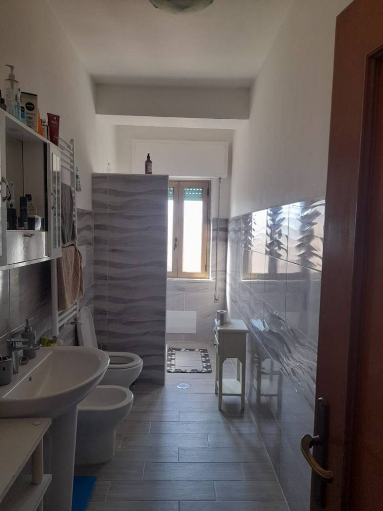 Quadrilocale via Fratelli Bandiera 1, Montepaone Lido, Montepaone