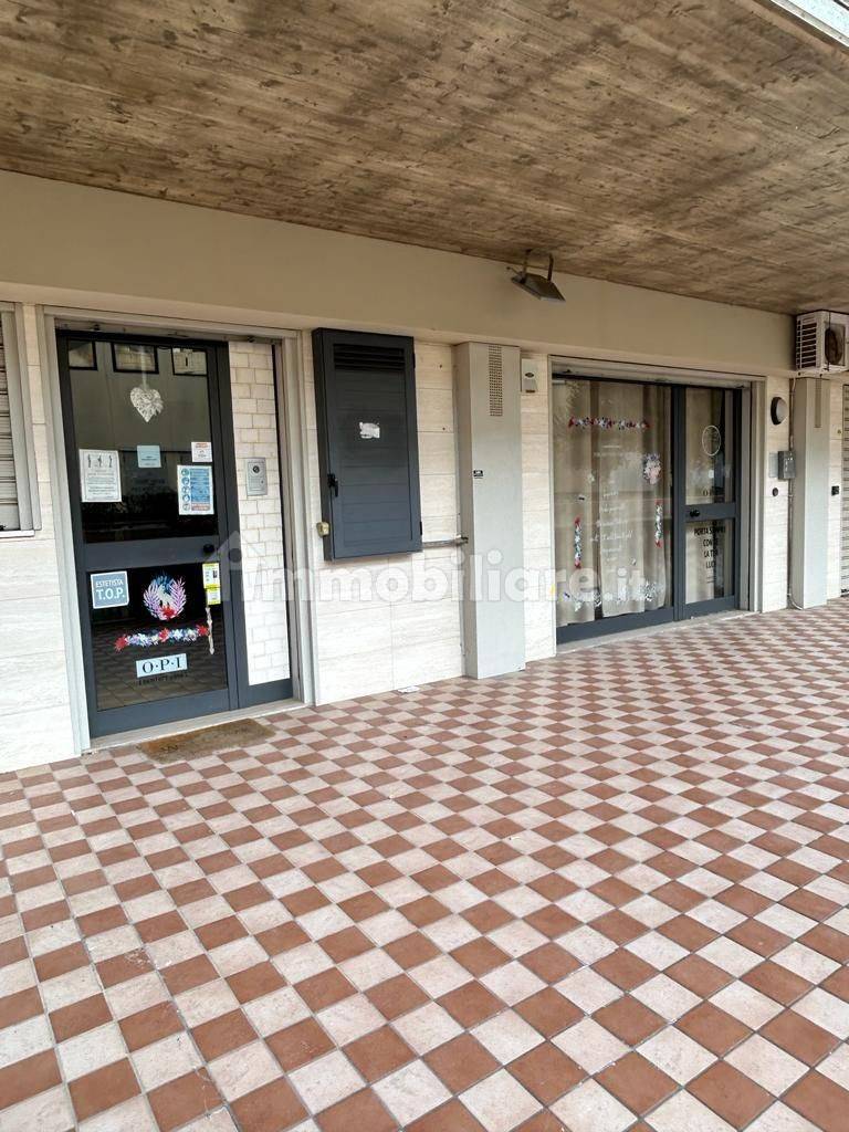 Locale commerciale in Vendita