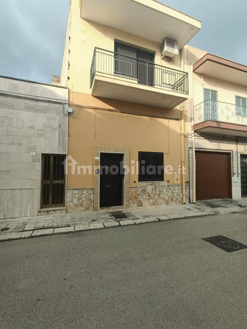 Trilocale via Giulio Cesare 44, Monteparano