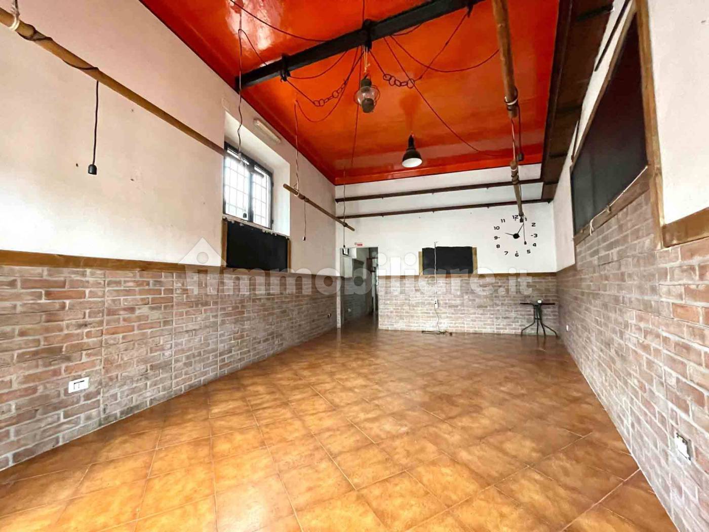 Locale commerciale in Vendita