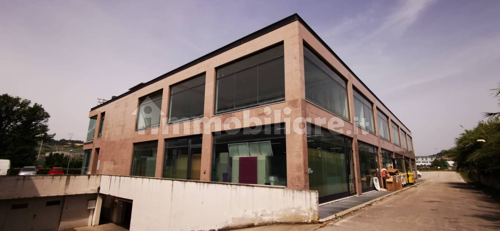 Locale commerciale in Vendita