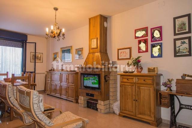 Trilocale buono stato, piano terra, Centro, Montecchio