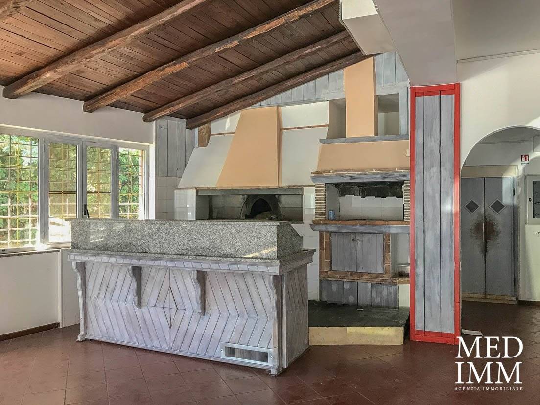 Locale commerciale in Vendita