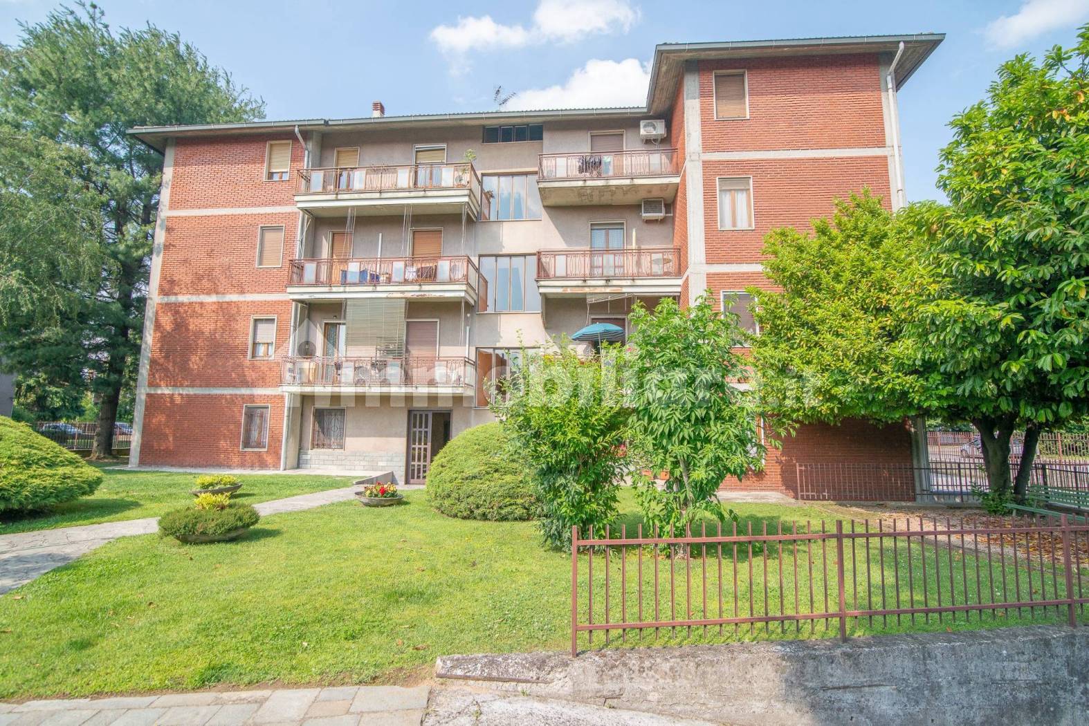 Trilocale via Basilicata 11, Crosione, Pavia