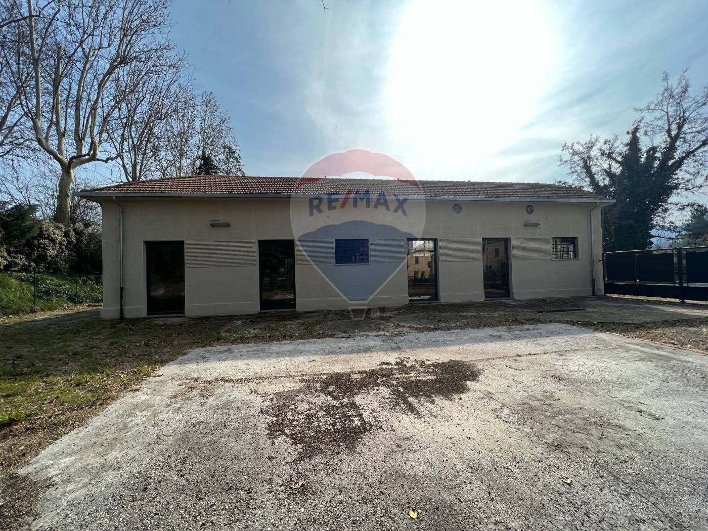 Locale commerciale in Vendita