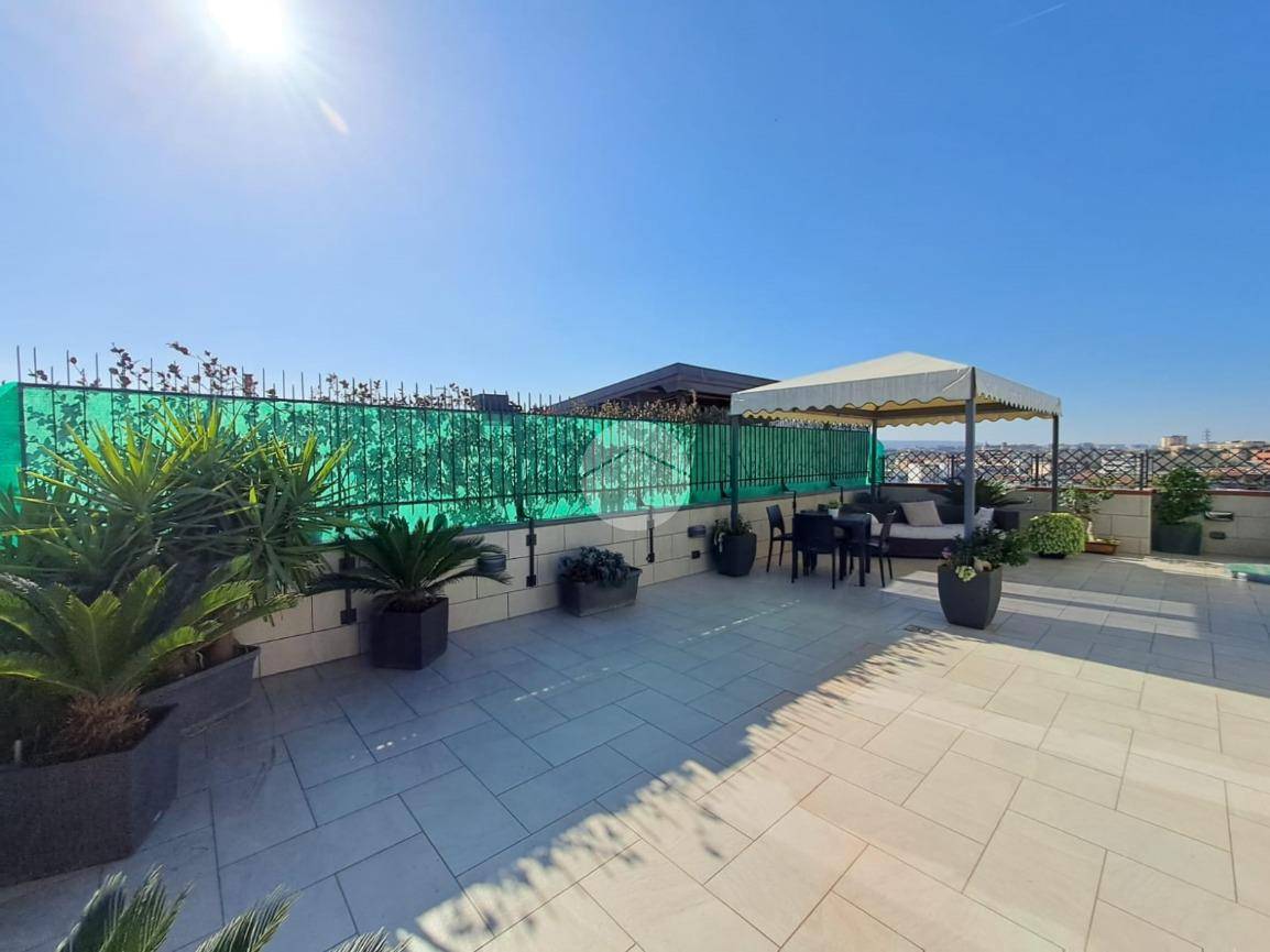 Quadrilocale via Enrico Caruso 24, Centro, Casoria