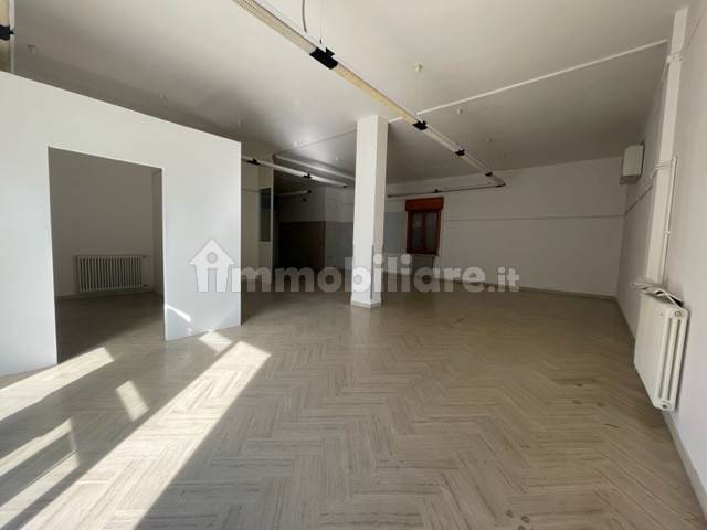 Locale commerciale in Vendita