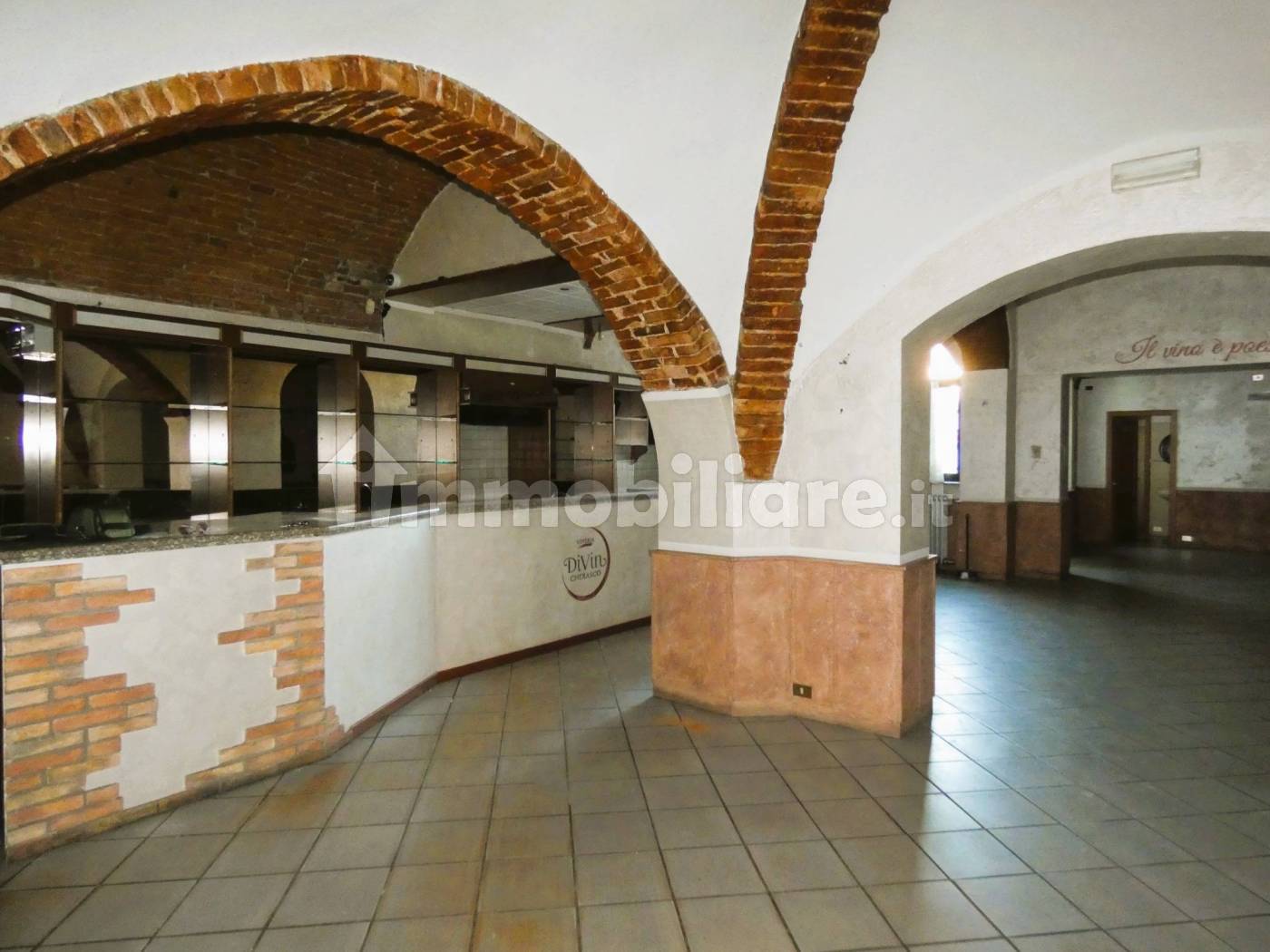 Locale commerciale in Vendita