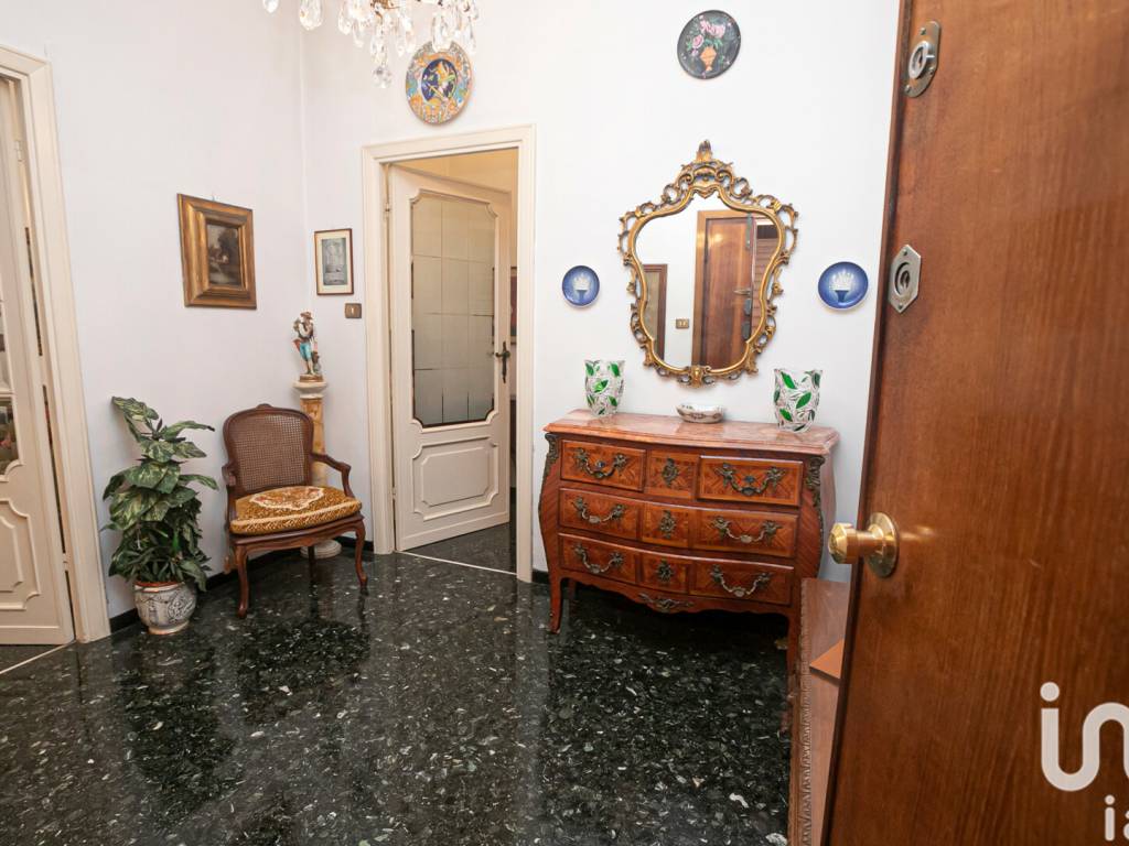 Vendita Appartamento in via Angelo Orsini 19. Genova. Buono stato ...