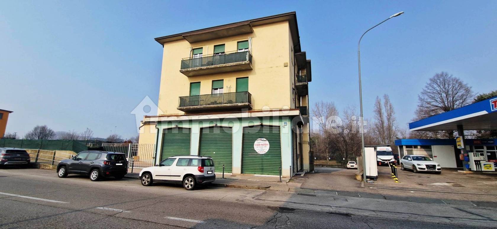 Locale commerciale in Vendita