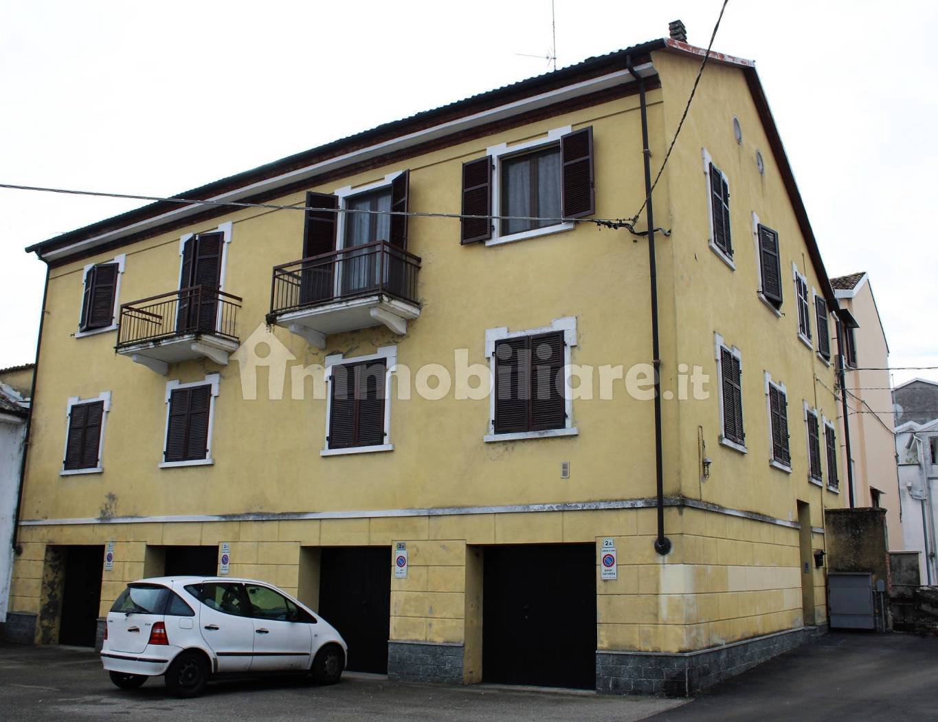 Trilocale via Fratelli Montarolo 1, Centro, Trino