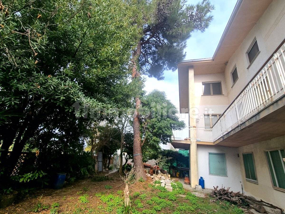 Trilocale da ristrutturare, piano terra, Centro, Grado