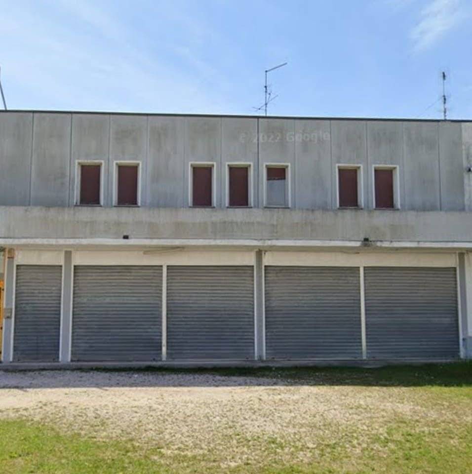 Locale commerciale con laboratorio in Vendita