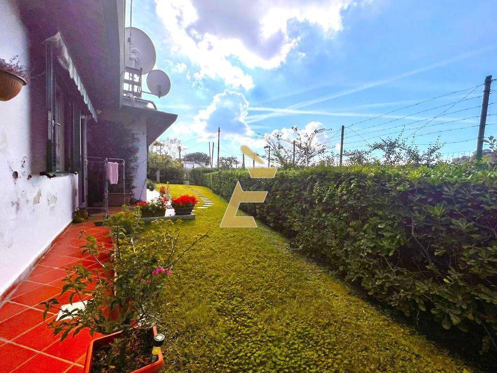 Trilocale viale degli Oleandri, Lucrino, Pozzuoli