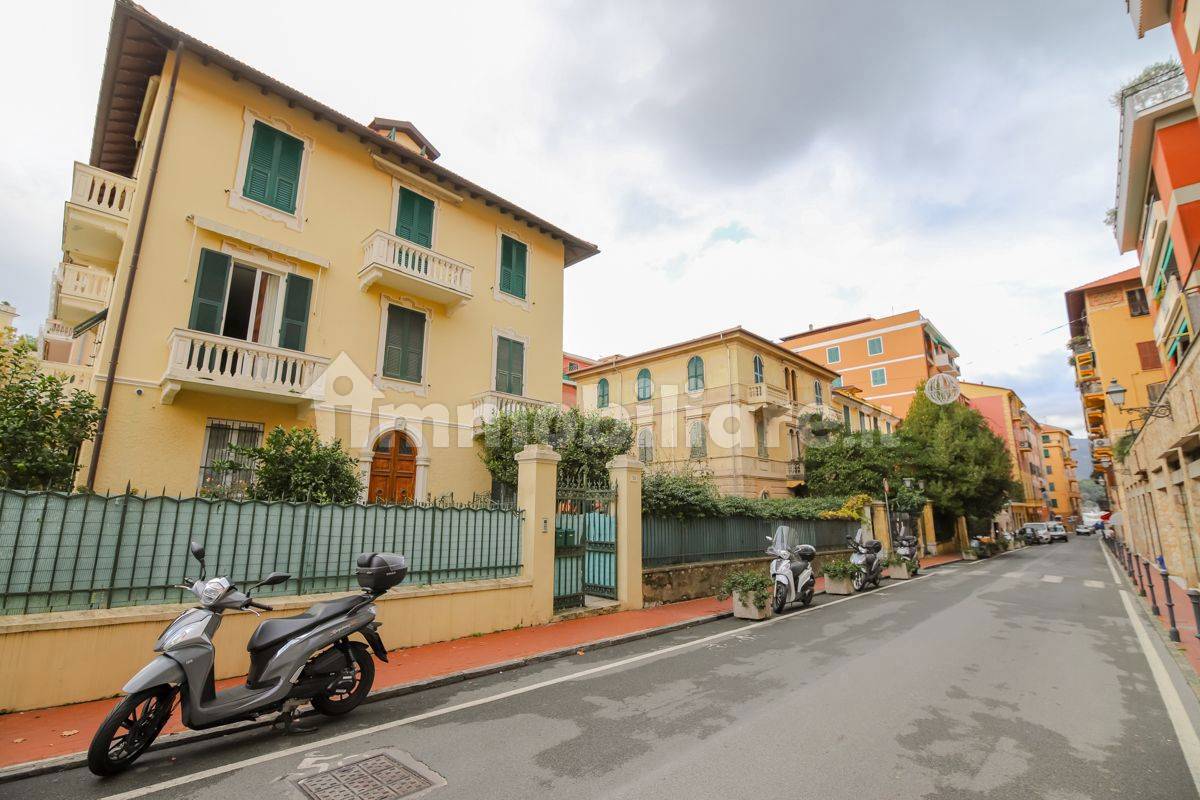Quadrilocale viale Minerva, Centro, Santa Margherita Ligure