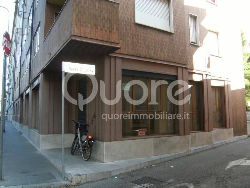 Locale commerciale in Vendita