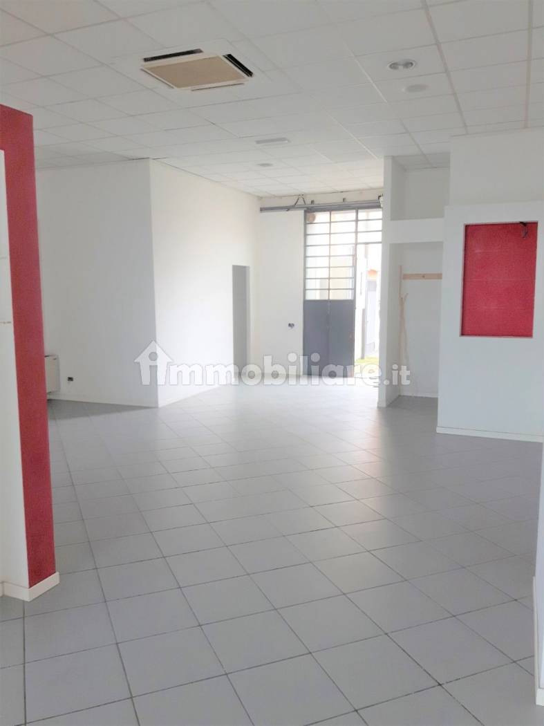 Locale commerciale in Vendita